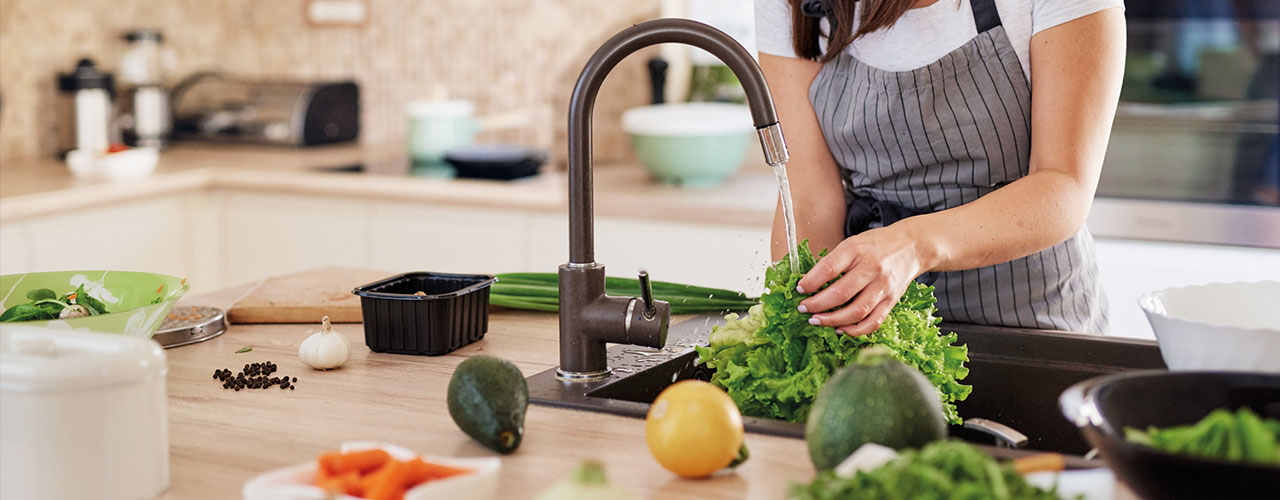 ¿Cómo lavar y refrigerar correctamente los alimentos?